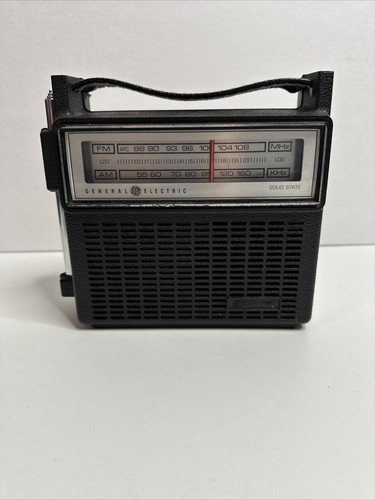 Vintage General Electric GE Solid State AM FM Portable Handheld Radio ...