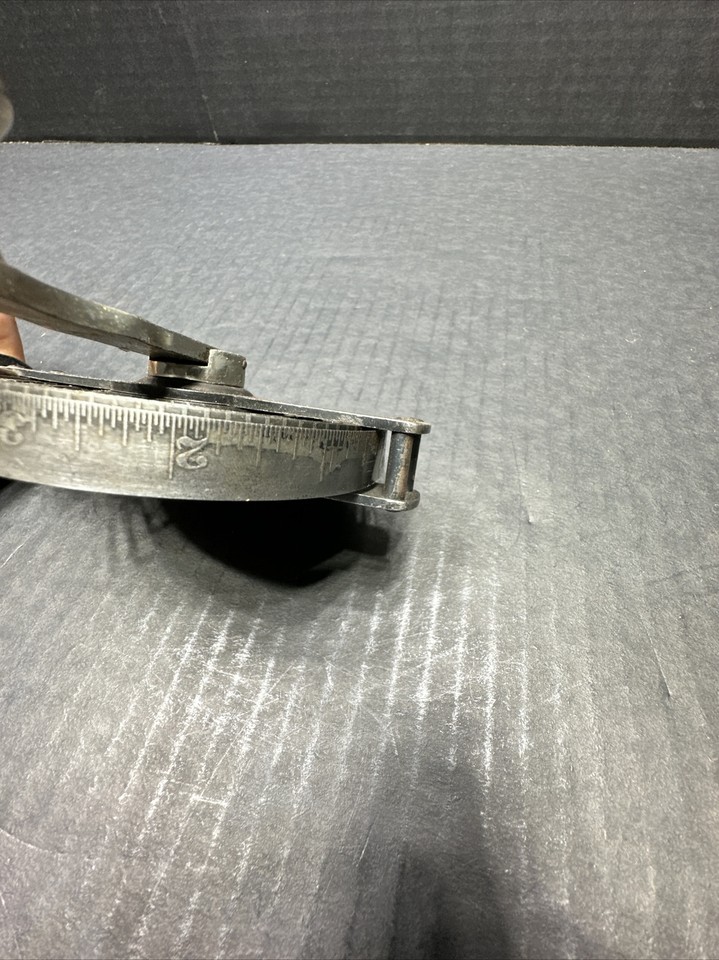 Vintage LUFKIN RULE CO. SAGINAW, MI. SURVEYORS TAPE MEASURE Made In The ...