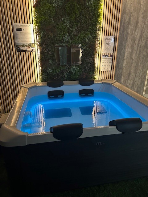 MSPA Oslo Plus 4-6 Person XL Portable Hot Tub 13a Plug And Play F ...