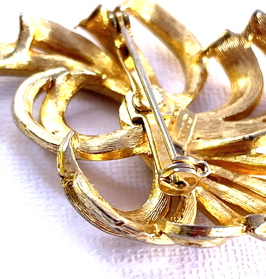 1970's TORINO Gold Tone Ribbon Swirl Brooch Pin Signed Costume Jewelry ...
