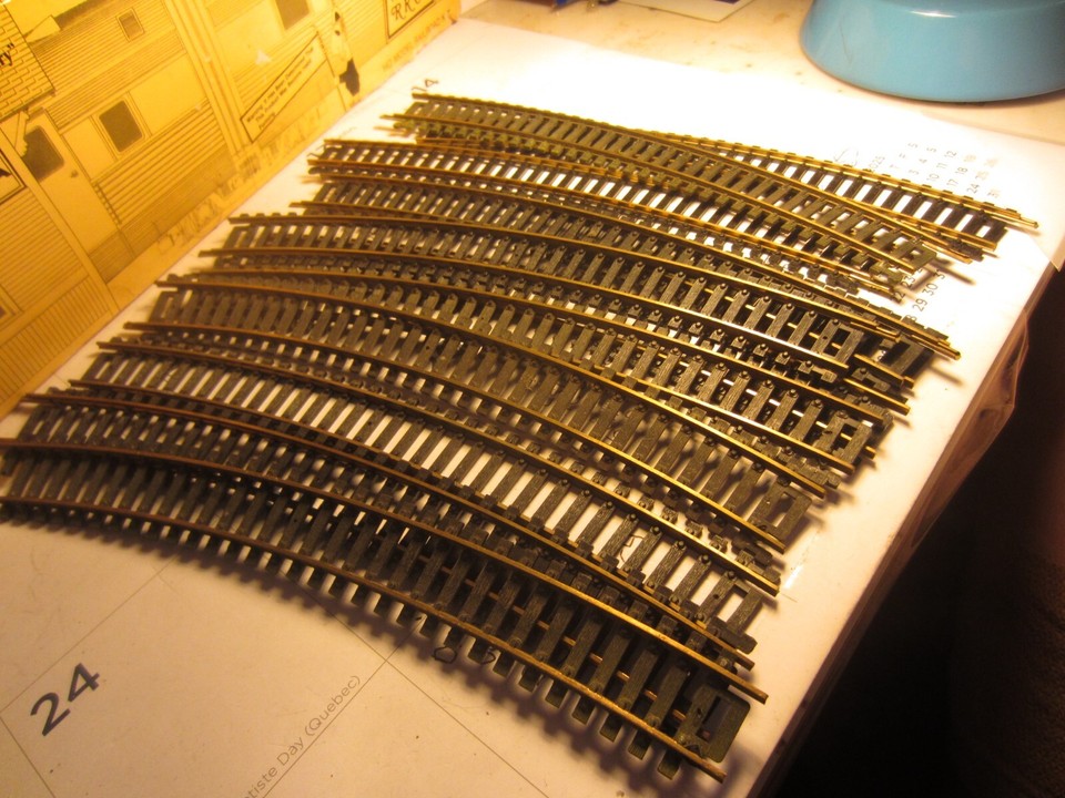 HO train track; Lot of 12 18 inch radius ATLAS curve track (full circle ...