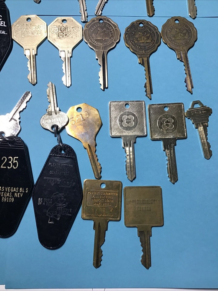 Vintage Hotel Motel Keychains Lot Of 43 Assorted Locations Keys ...