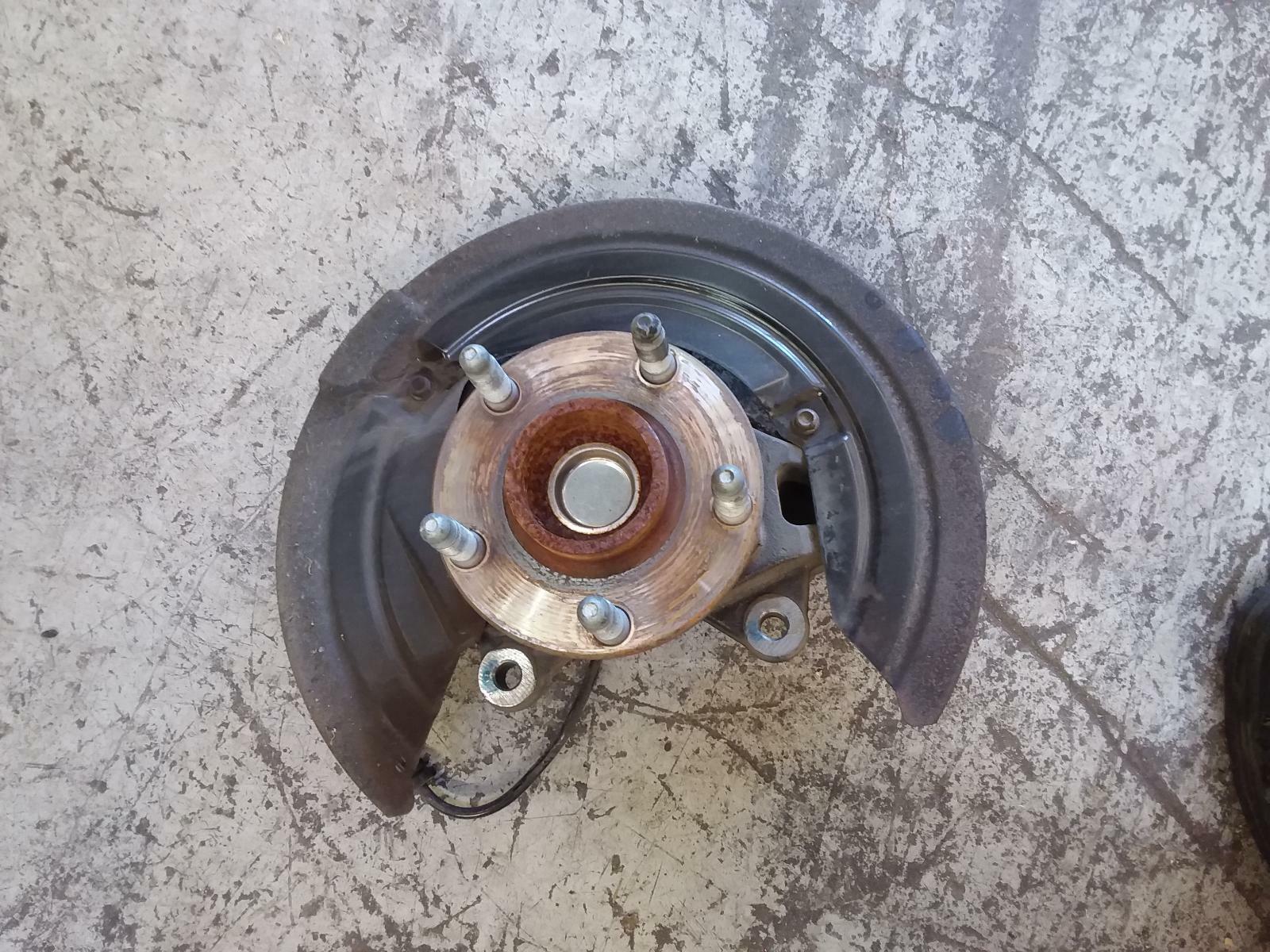 HOLDEN COMMODORE LEFT FRONT HUB ASSEMBLY VE, V6 TYPE, 08/06-04/13 06 07 ...