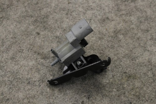 Org Audi R8 42 V10 solenoid valve 079906283B mount 07L131057D solenoid ...