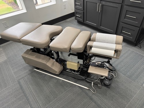 Chiropractic Adjusting Table w/ Flexion / Distraction All pneumatic drop pieces. | eBay