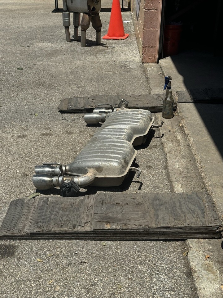 2016-2021 Chevrolet Camaro SS OEM Rear Exhaust Muffler W/ Valves 16k | OE