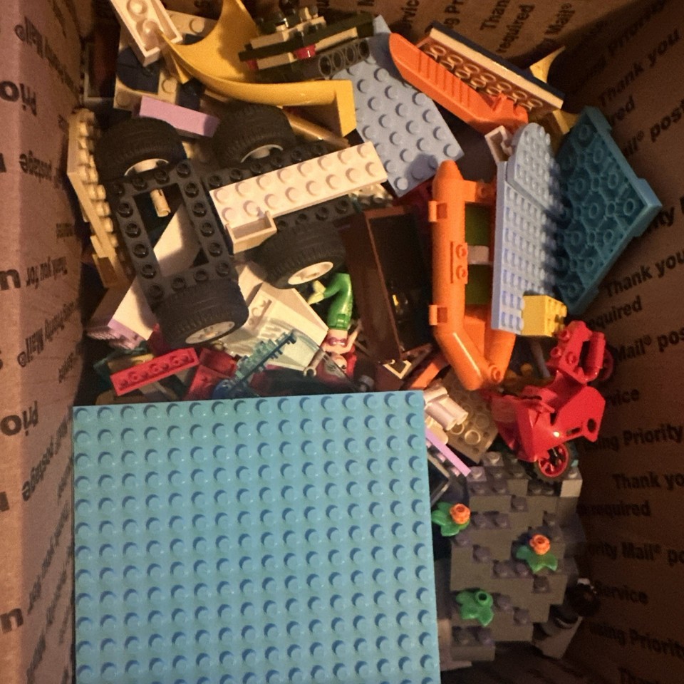 Huge Bulk Set Random Lego Bricks/MiniFigures Spiderman Minecraft ...