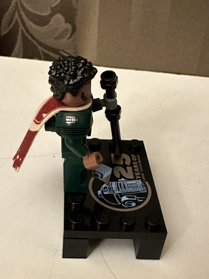 LEGO 75383 Star Wars Saw Gerrera Minifigure 25th Anniversary with Stand ...