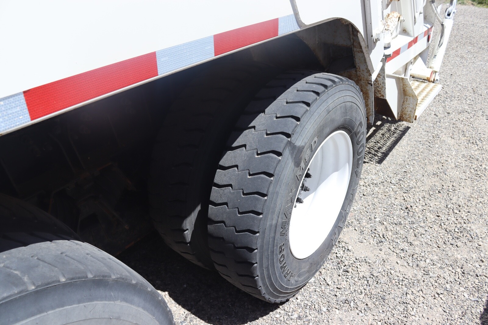 2009 MACK GARBAGE TRUCK MRU600 W/New Way 25 YD NEW WAY-King Cobra rear ...