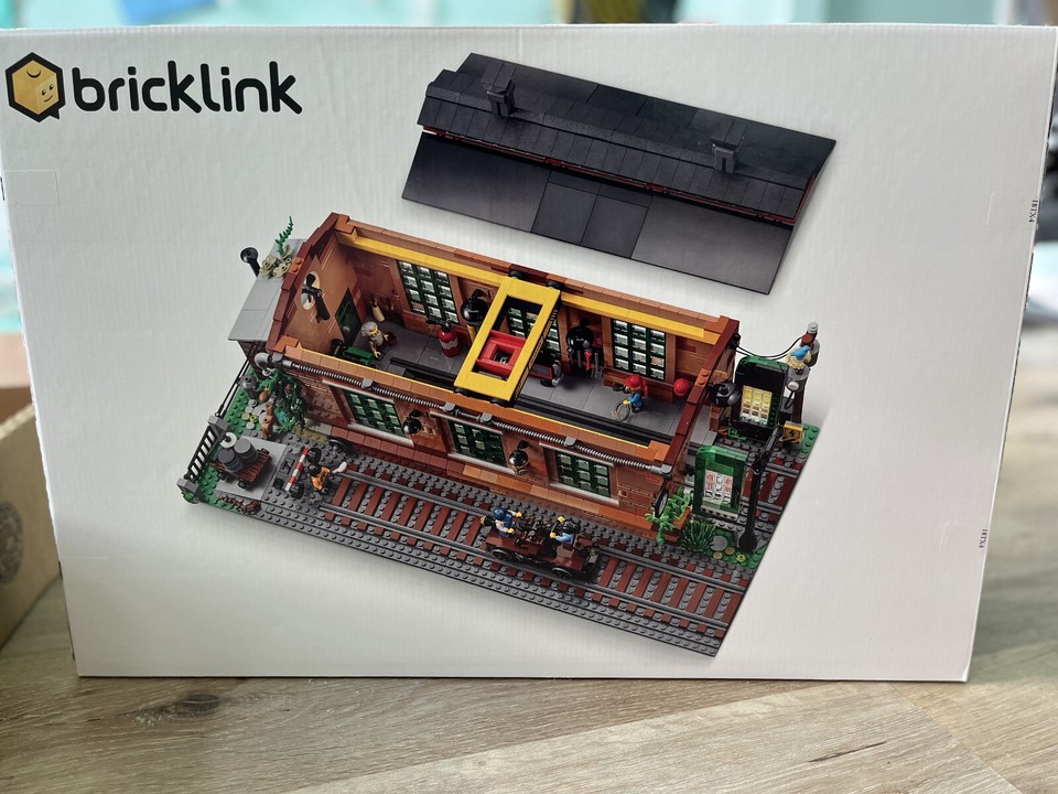 LEGO #910033 - Bricklink Designer Program - Old Train Engine Shed - New ...