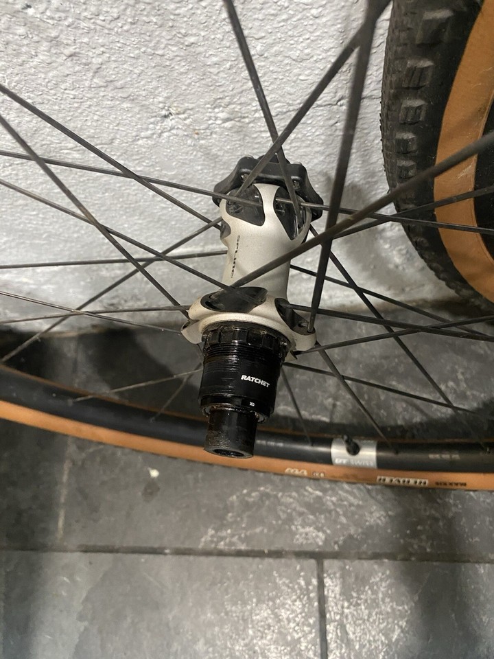 DT Swiss GR1600 Spline Wheelset With Tubeless Valves And HDR Driver | eBay