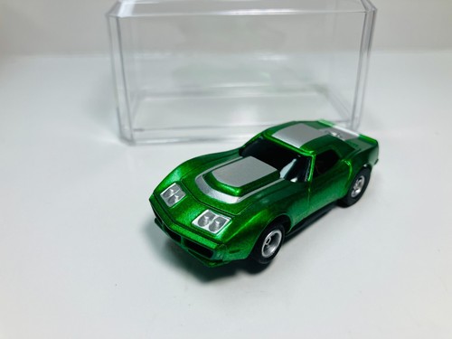 AFX tras CANDY GREEN CORVETTE AW Chassis & Display case Aurora NEW! | eBay