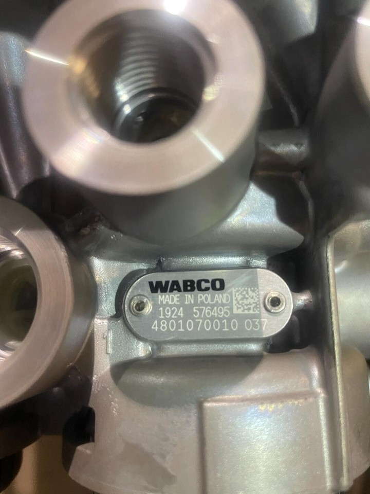 GENUINE Wabco 4801070010 Valve 12 volt EBS Trailer Modulator Valve ...