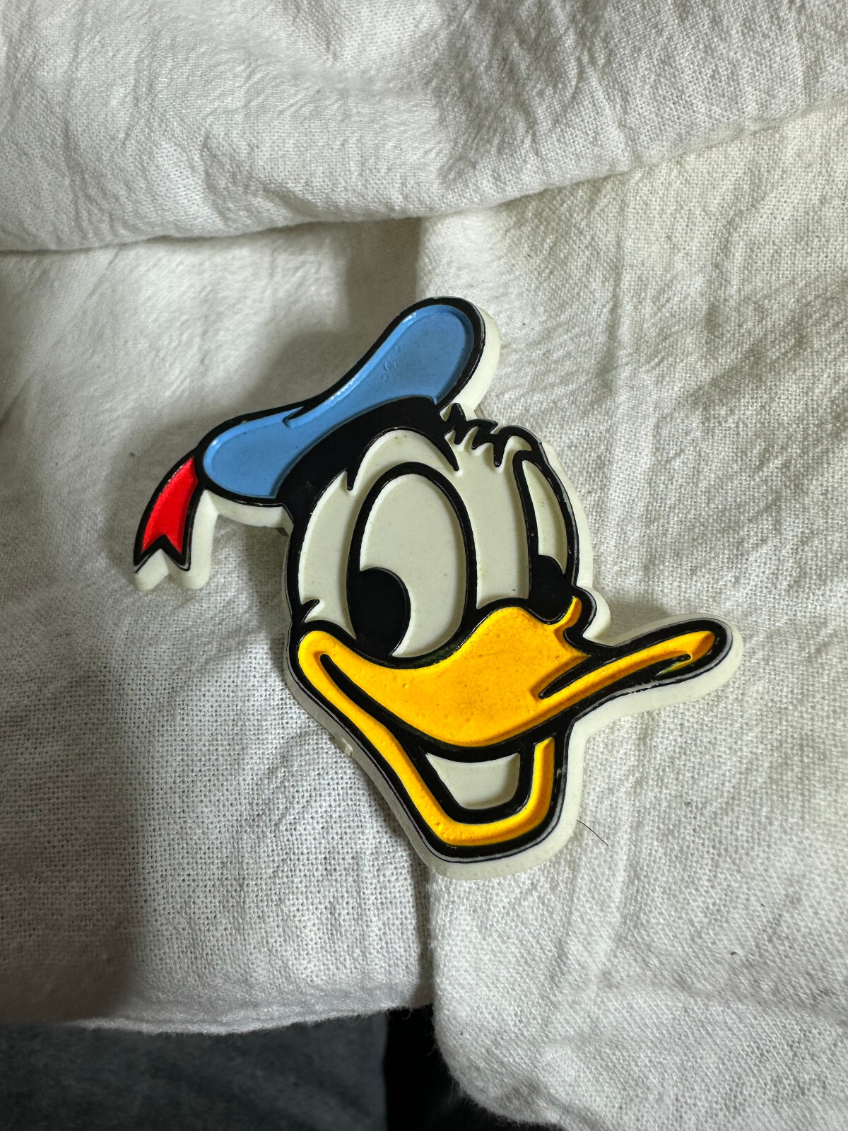 vintage hard Disney plastic donald duck pin brooch… - Gem