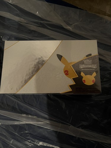 Pokémon TCG: Celebrations Ultra-Premium Collection Box (2021 ...