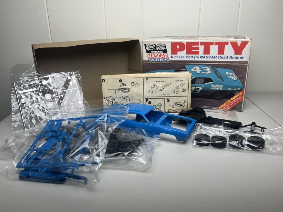 MPC NASCAR Series Richard Petty Road Runner BLUE Model Kit New ...
