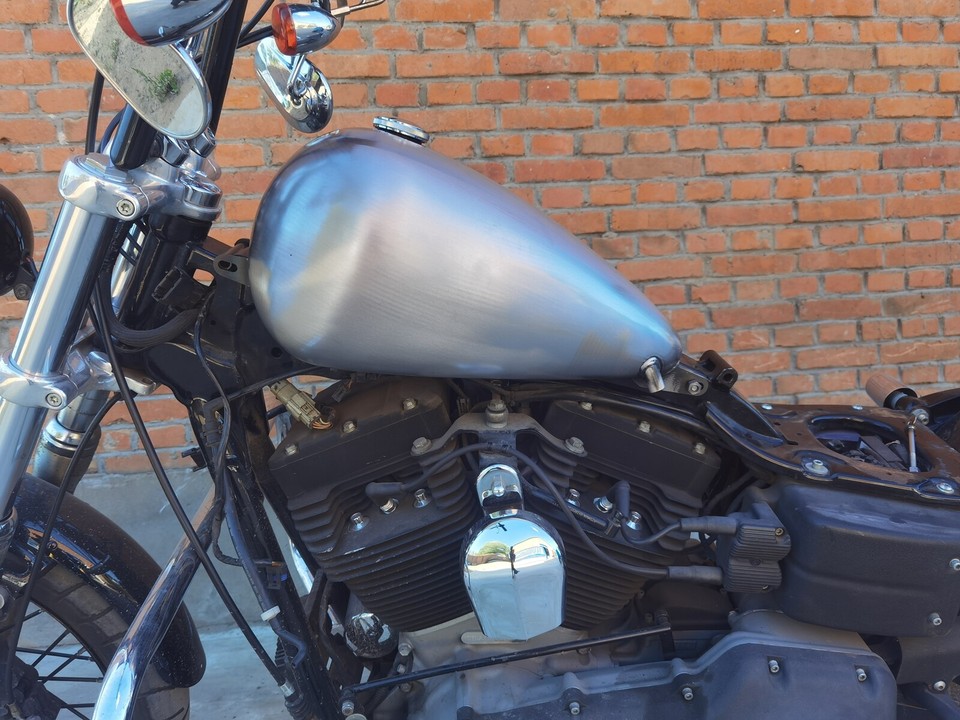 14L Silver Motorcycle Petrol Gas Fuel Tank For HARLEY DYNA 1999-2003 ...