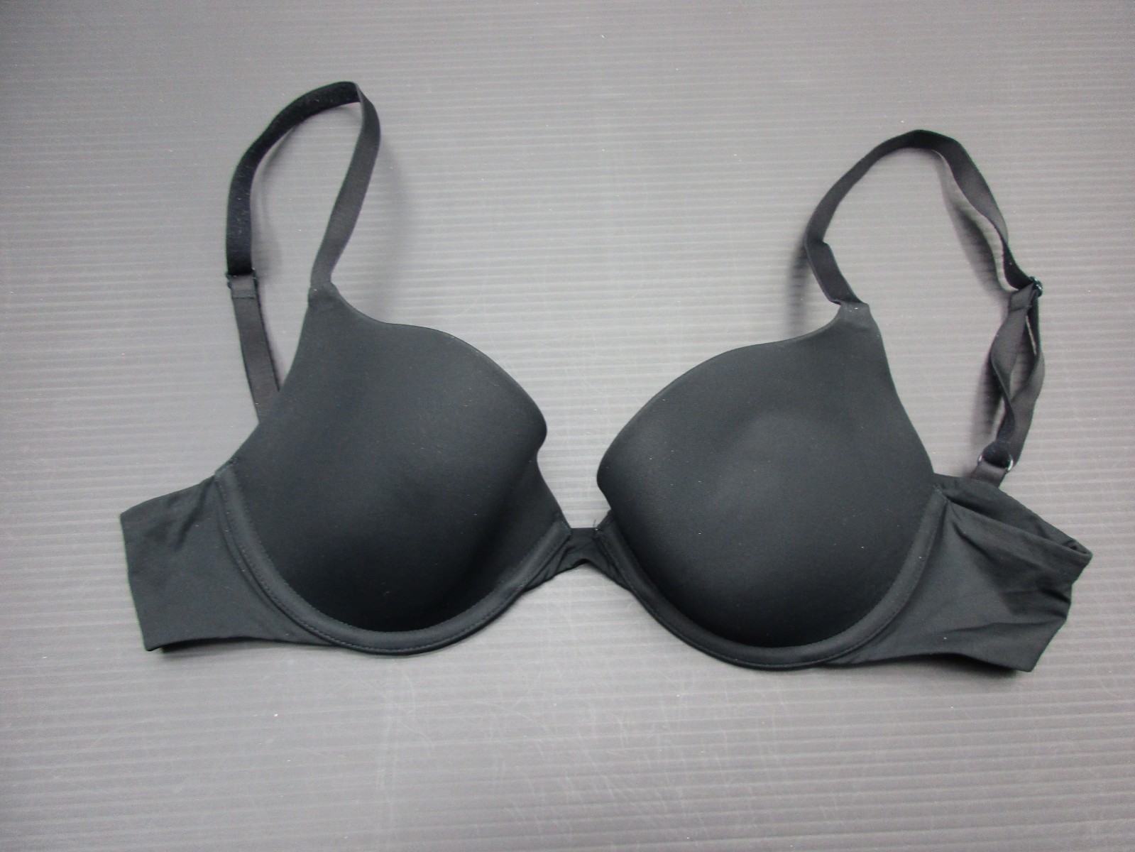 32B GapBody Black Women's Favorite Uplift Padded Underwire Back closure ...