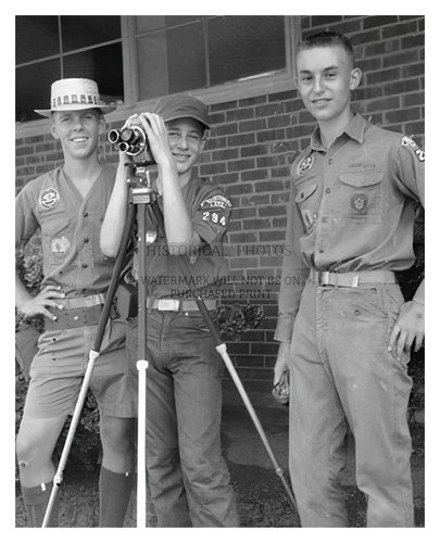 STEVEN SPIELBERG FILMING ON HIS CAMERA IN BOY SCOUTS BSA 8X10 PHOTO | eBay