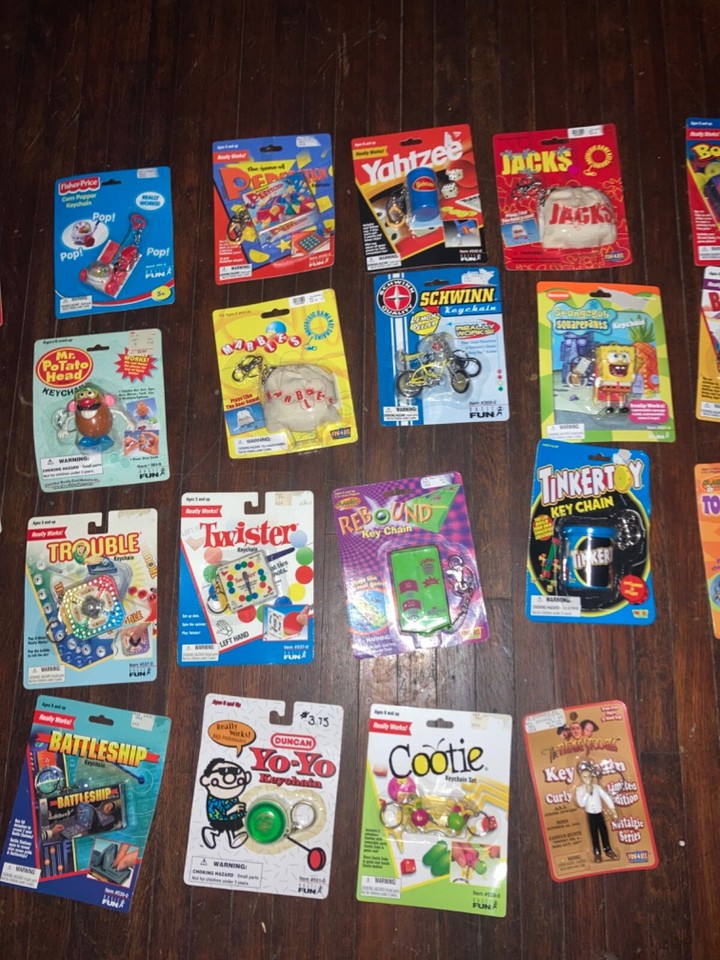Lot of 30 Vintage Mini Board game Keychains BASIC FUN/FUN4ALL. 90's NIB ...