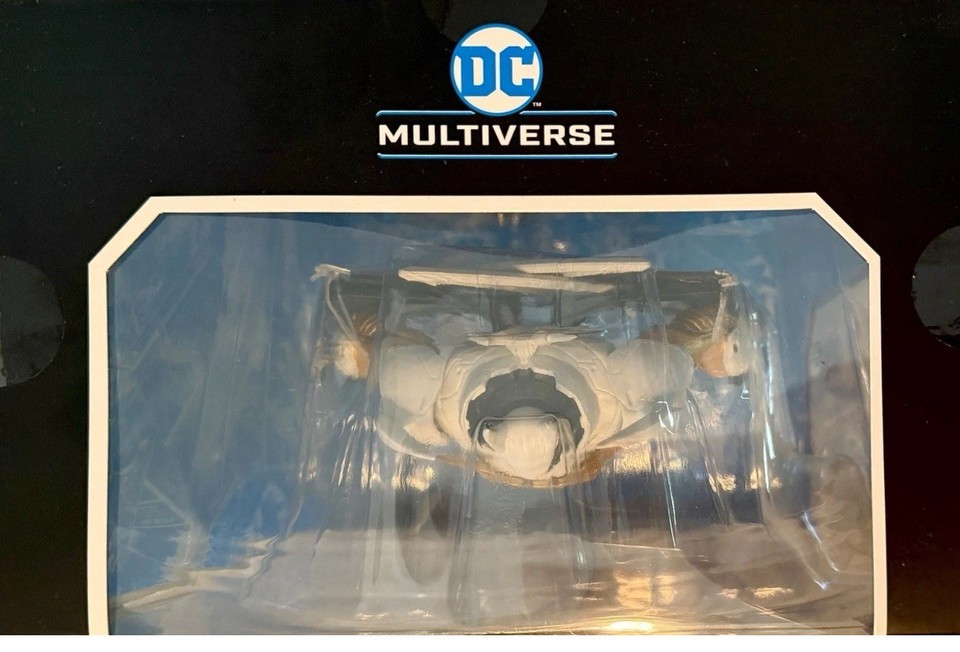 Batman Final Batsuit Justice League: The Sixth Dimension Mega Figure IN ...