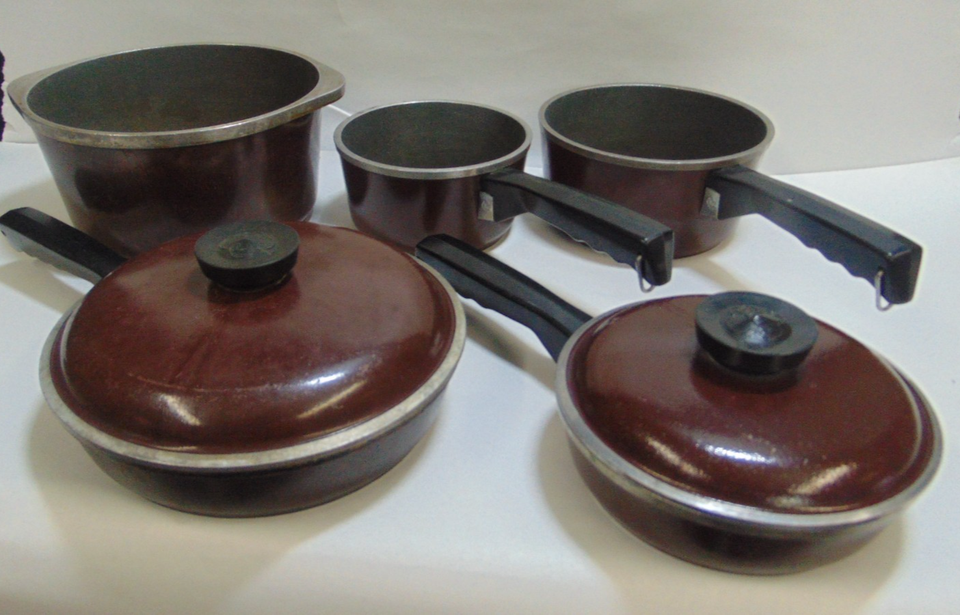 VINTAGE BROWN CLUB CAST ALUMINUM 8 PIECE POTS SKILLET & DUTCH OVEN W ...