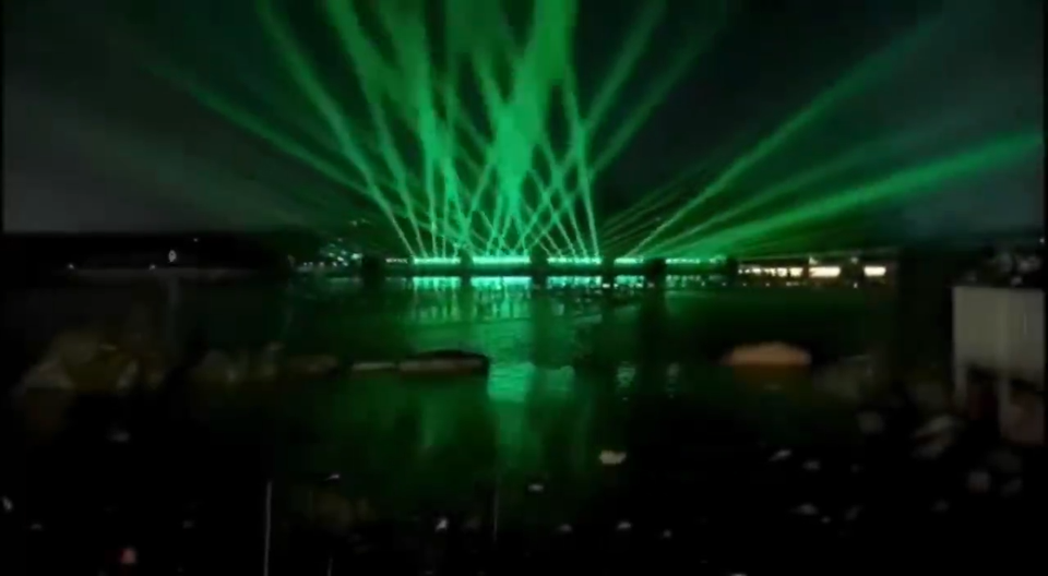 Outdoor 350w 17r Beam Search light 380w Sky Beam moving head stage ...