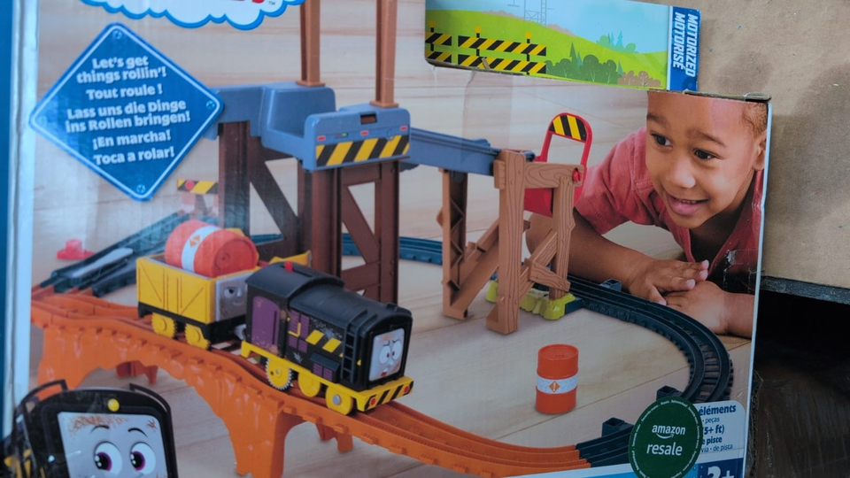 Thomas & Friends Motorized Toy Train Set Diesel’s Lift & Load ...
