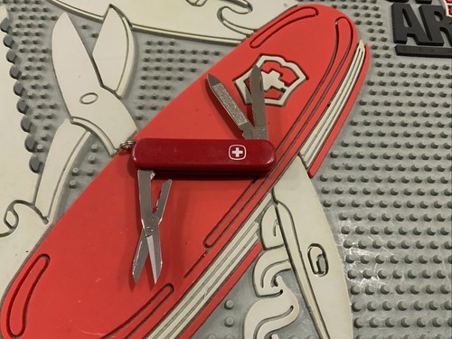 Wenger Swiss Army Knife Red Esquire Serrated 65mm Very Clean Good Snap ...