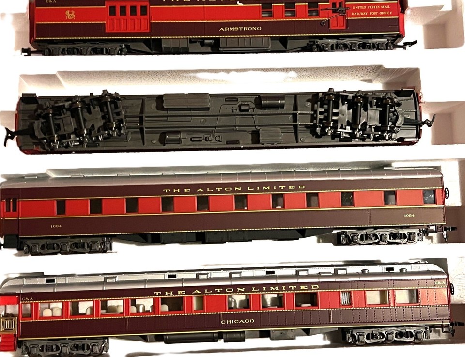 AHM Rivarossi 1920’s HO Chicago & Alton ‘B’ Set with Interiors. | eBay