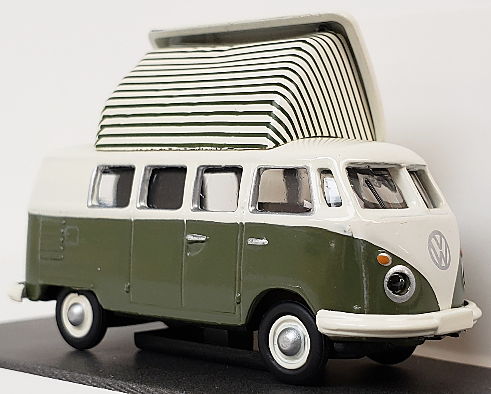 Schuco/Marklin NEW HO 1/87 Volkswagen VW T1c Camper Bus in Green W ...