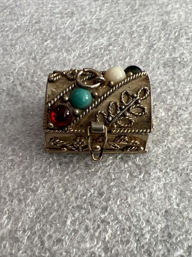 Estate Vintage Avon 1974 Queen's Ransom Treasure Chest Pill Box | eBay