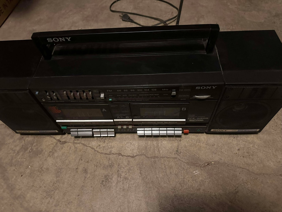 Share SONY CFS-W600 STEREO AM/FM CASSETTE RADIO BOOM BOX | eBay