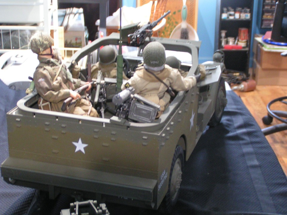 1/6 scale RTR WWII M3 Scout Car with figures & 75mm M116 Pack Howitzer ...