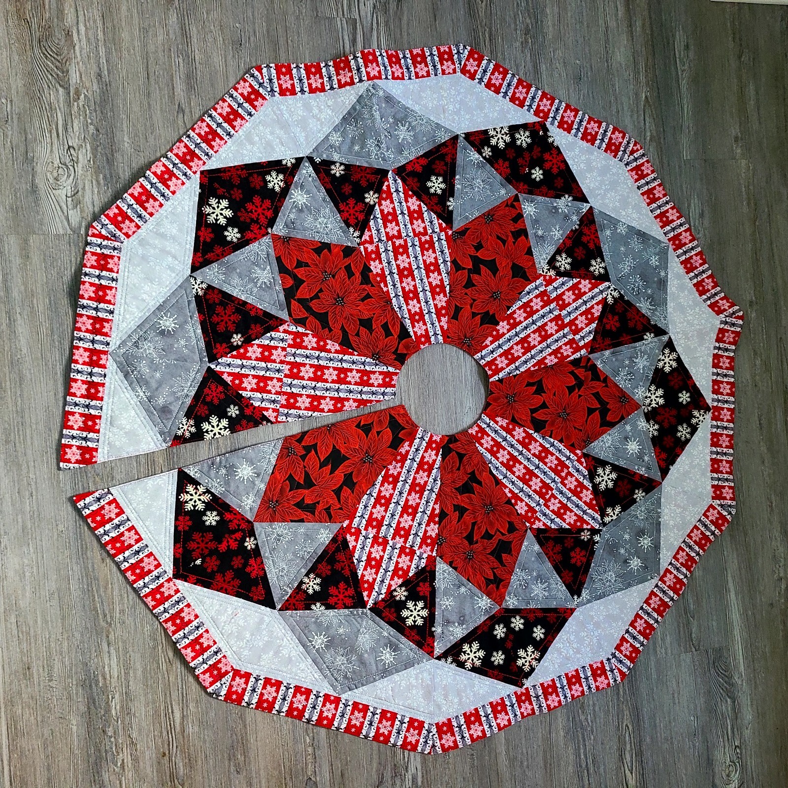 Handmade Christmas Tree Skirt - 43 inch octagon - Star Sapphire pattern ...