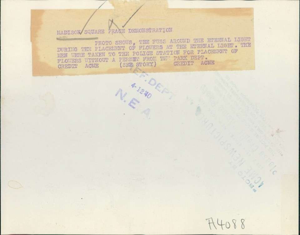 1940 Press Photo NYPD Police arrest peaceful demonstrators at Eternal ...