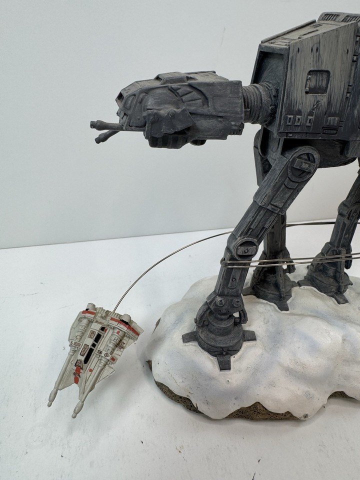 Hawthorne Village Star Wars ATAT Issue #8 2010 Lights Up | eBay