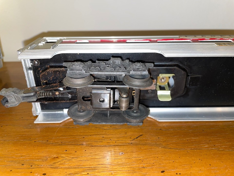 Lionel Trains 2534 Silver Bluff Pullman Car and 2531 Silver Dawn ...