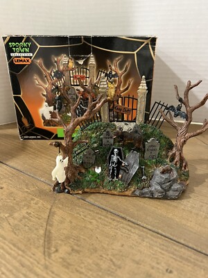 Lemax Spooky Town Spooky Knoll Halloween Village 2003 graveyard ...