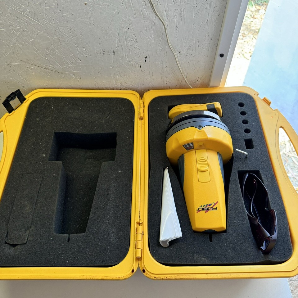 RoboToolz Robo Laser RB01001 Self Leveling Laser with Remote & Case ...
