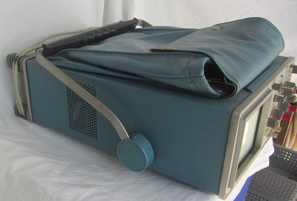Tektronix 432, 25 MHz dual-trace, portable solid-state scope - S/N ...