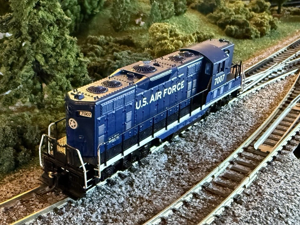 N Scale Atlas GP7 PH2 US Air Force | eBay