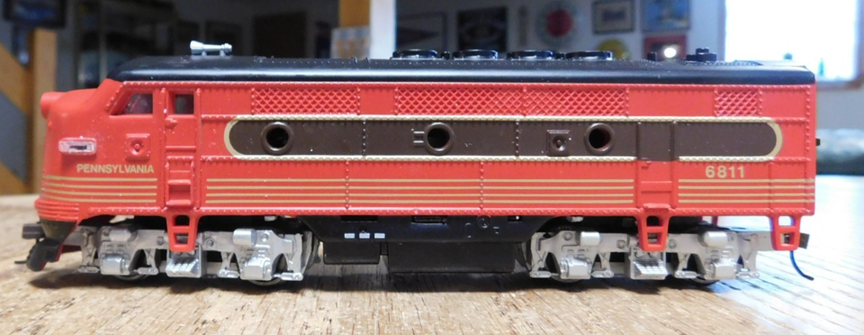 HO PENNSYLVANIA POST LOEWY EMD F-3 A LOCO DC PRR EMD F-3 A Exc. Runs ...