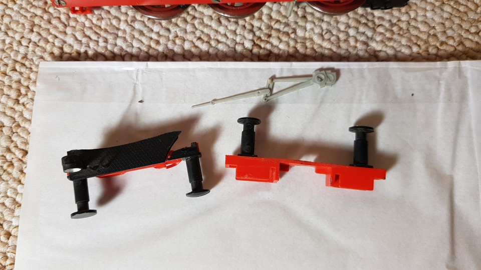 Pola maxi tank locomotive missing parts but running O gauge model ...