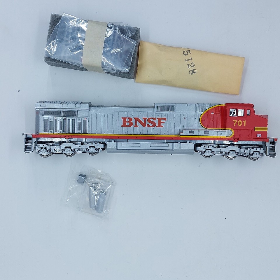 Athearn 4940 HO-Scale BNSF Rail Road Diesel Locomotive #701, GE C44-9W ...