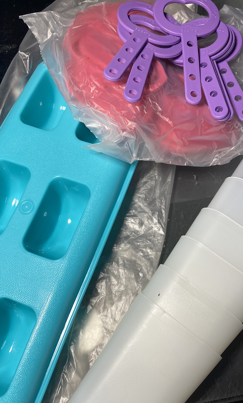 New USA Vintage TUPPERWARE ICE TUPS Complete Set for 6 + 2 Spare Stick ...