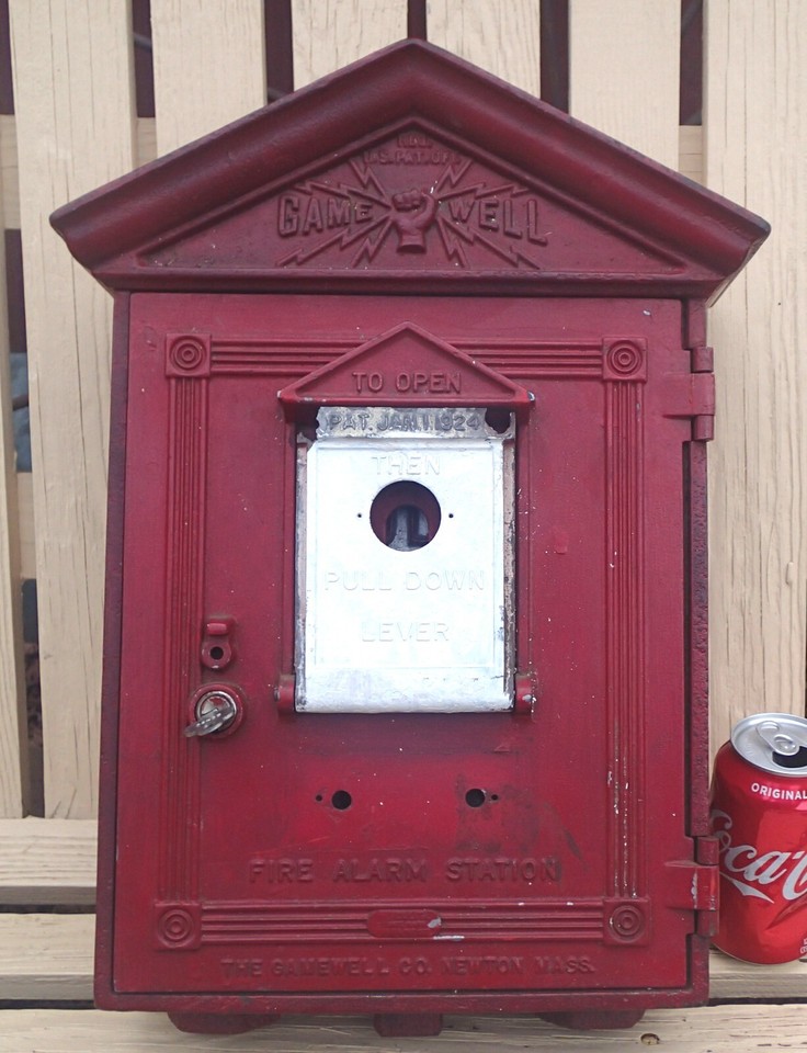ANTIQUE INDUSTRIAL GAMEWELL CAST IRON FIRE ALARM STATION BOX w/ KEY ...