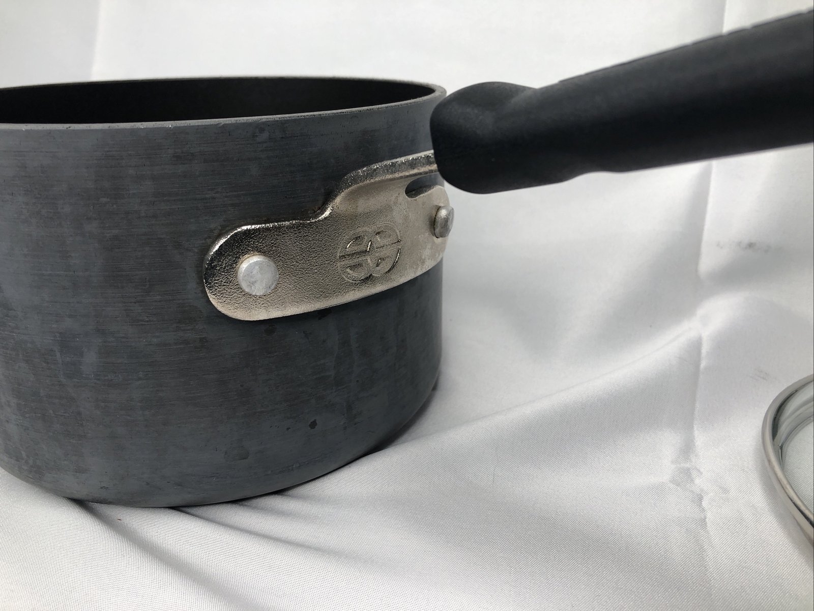 Calphalon 8702 2qt Sauce Pan Pot With Lid Calphalon. Full Rubber Grip ...