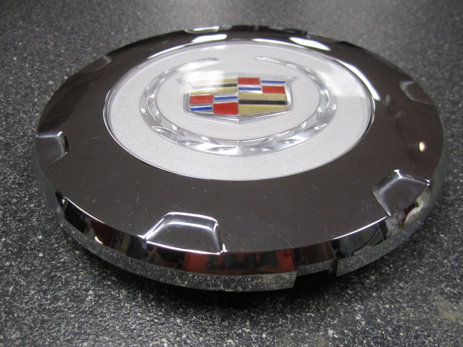 2007-2014 Cadillac Escalade OEM Center Caps w/Color Logo 9597355 5358 ...