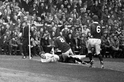 England's John Carleton touches down to score his team's third - 1980 ...